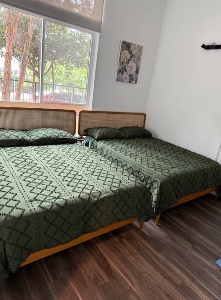 Cute Bedroom Hollywood Weho / 2 Beds Private Bath - Los Angeles, CA