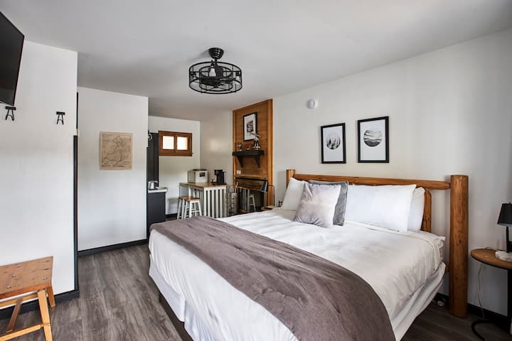 Cozy 1 Or 2 Person Cabin Unit With Fireplace - Estes Park, CO