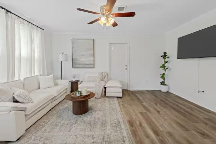 Pelican Place - Lake Charles, LA