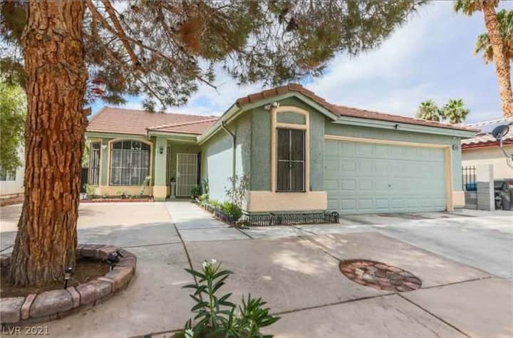 Stunning 3 Bedroom 2 Bath House With Pool - Lake Las Vegas, NV