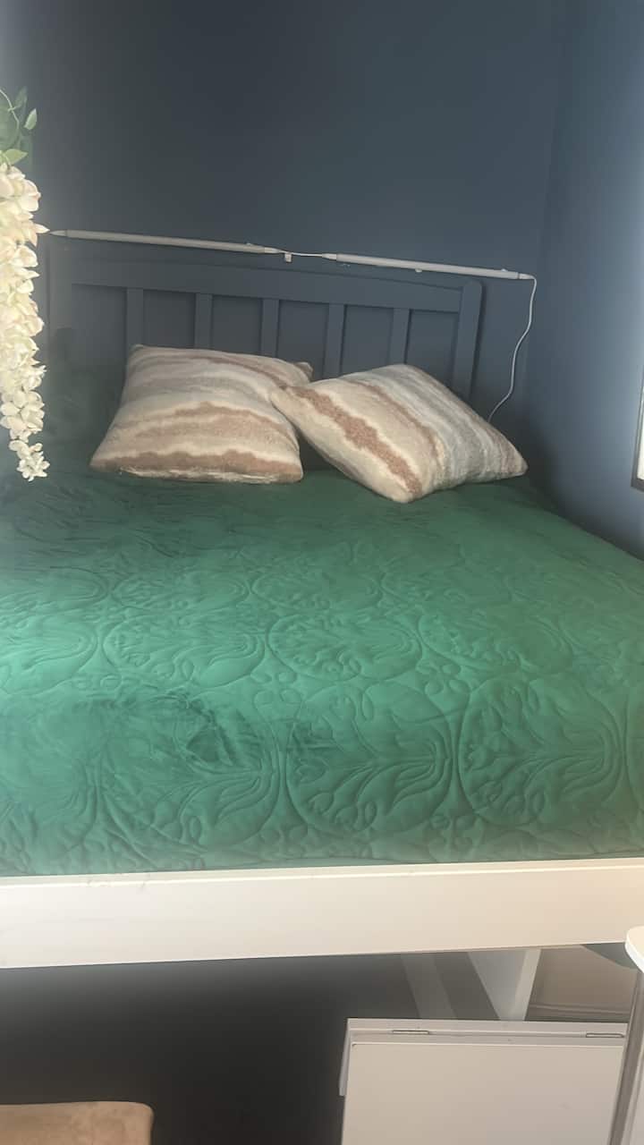 Classy, Double Room, Short Stays - Exeter