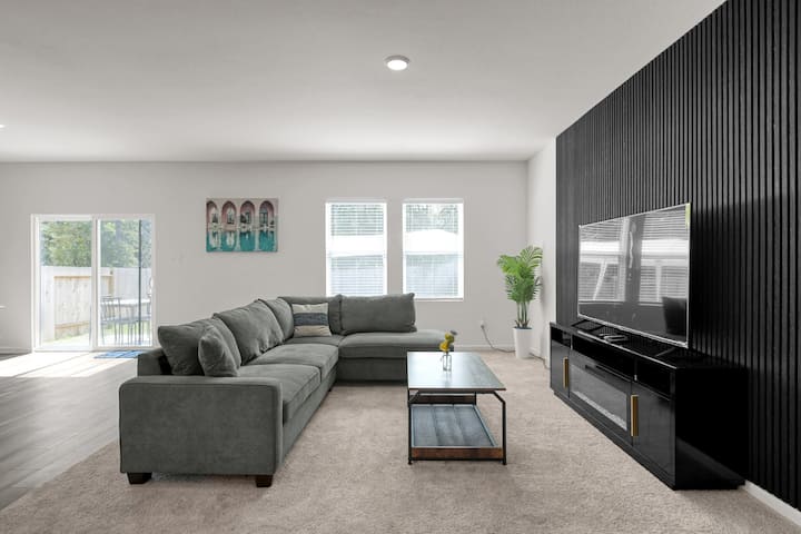 Beautiful Home+king Bed & Ping Pong/outdoor Space - 컨로우