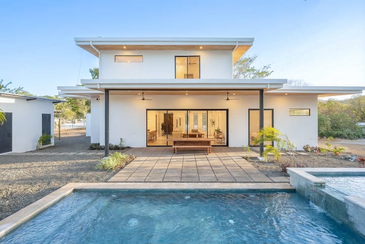 New Listing 7br/8ba Home W/pvt Pool Walk To Beach - Costa Rica