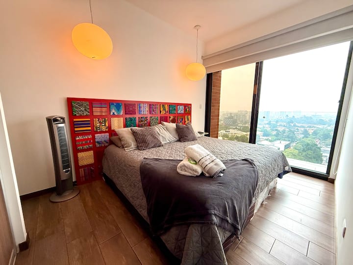 Céntrico Apartamento En Zona 10 Con Piscina - Guatemala