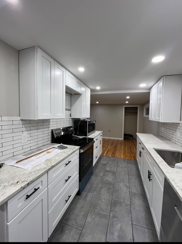 Long-term 3br Home W/ Parking & Finished Basement - Harrisburg, PA