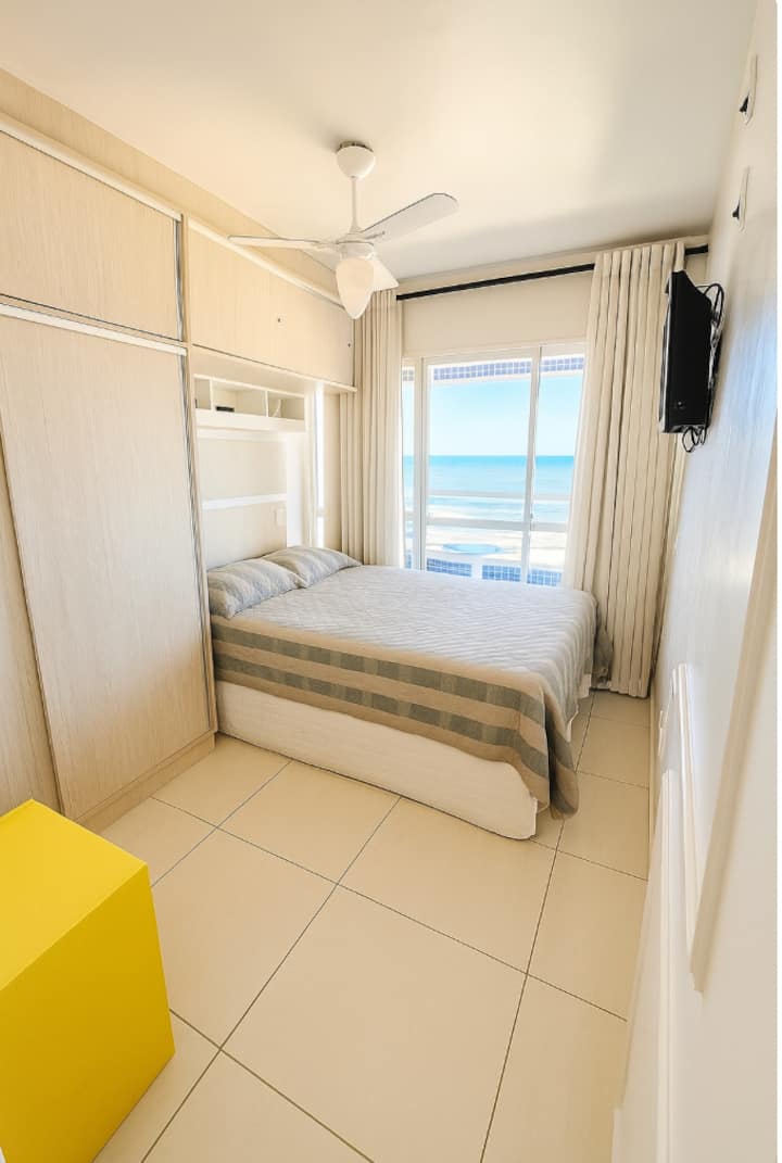 Apartamento à Beira-mar Com Piscinas E Lazer. - Matinhos