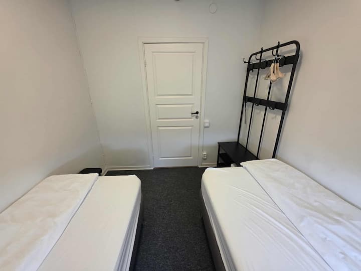 Office Motel - Room Nr 4 - 2 Beds - Gothenburg