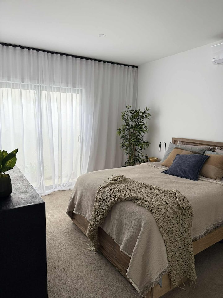 Relaxed Indoor/outdoor Feel - Sunbury