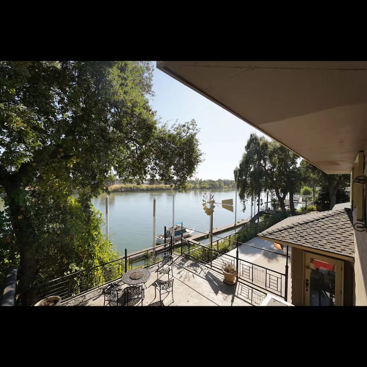 Spacious Riverfront Getaway | 5br/4ba & Views - Sacramento, CA