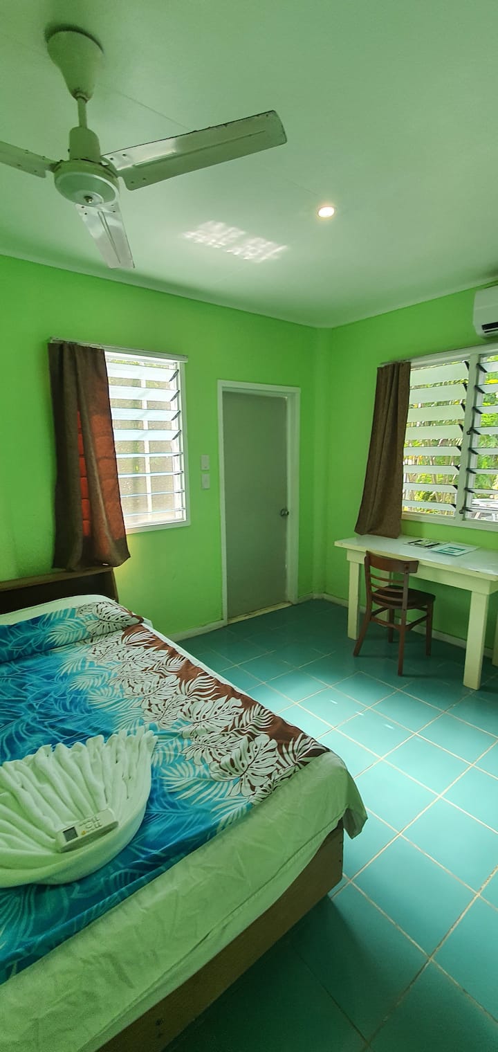 Ensuite Near Hospital (600m) Pool & Breakfast - Apia