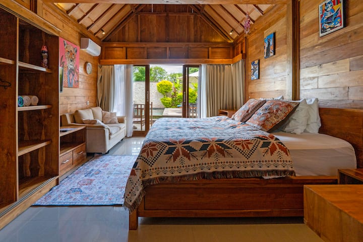 Wooden Bungalow With Kitchen And Pool - Indonesia