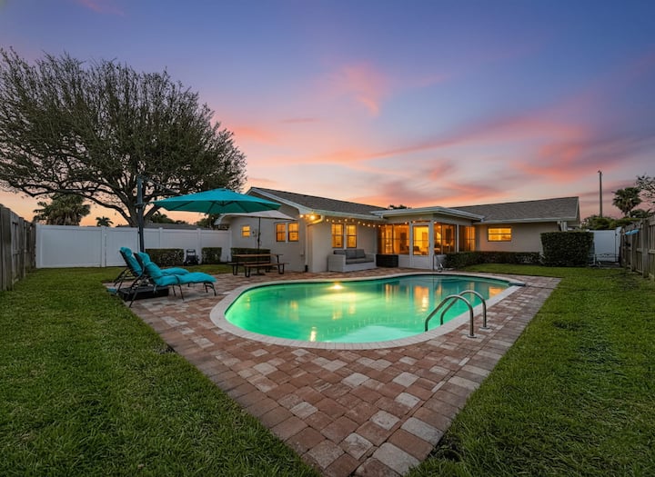 Heated Saltwater Pool Retreat Near Pga Sleeps 8 - Palm Beach Gardens, FL