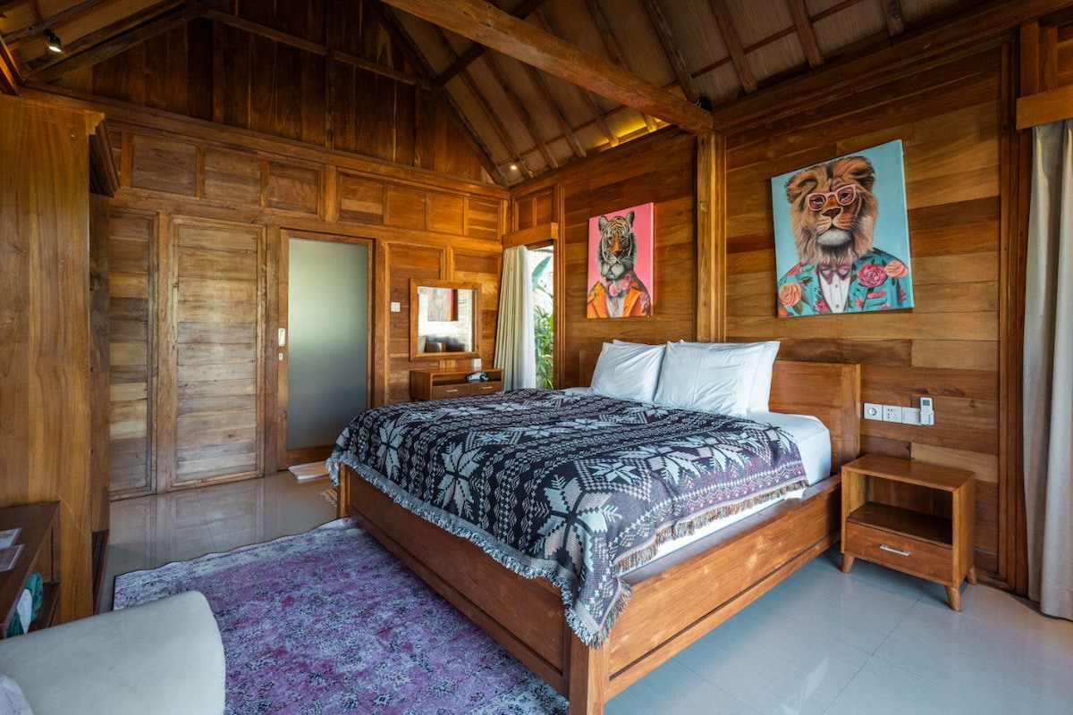 Wooden house with kitchen and pool - Houses for Rent in South Kuta ...