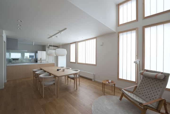 192㎡ジャパンディ空間/屋内サウナ/7ベッド/2キッチン/広々リビング【villa Hal】 - Sapporo