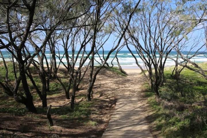Front Beach - Sunrise Beach. - Noosa