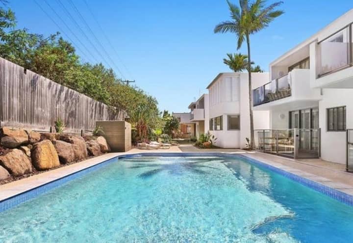 Front Beach - Sunrise Beach. - Noosa