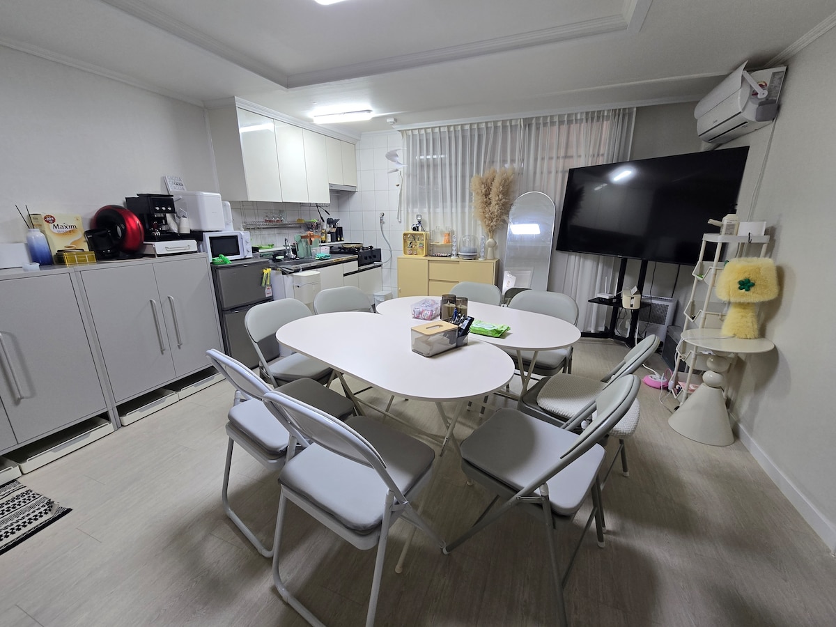 Airbnb: Holiday Rentals, Cabins, Beach Houses, Unique Homes & Experiences