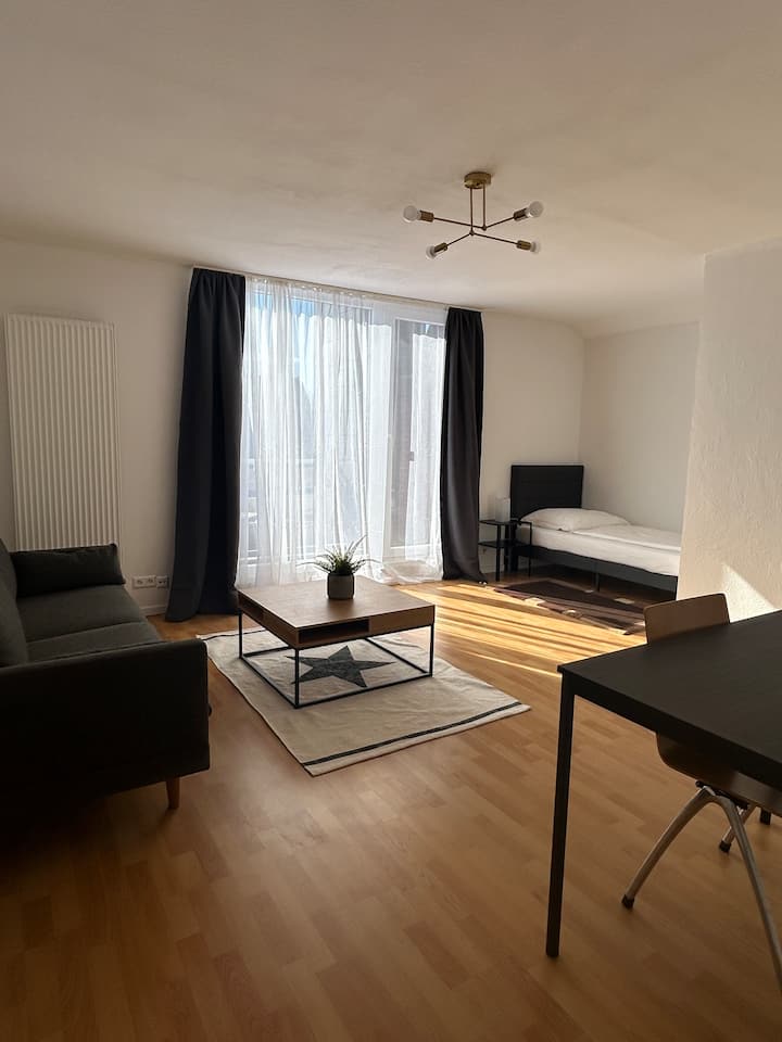 Moderne, Ruhig, Zentral 1-zi.-wohnung - Langenhagen