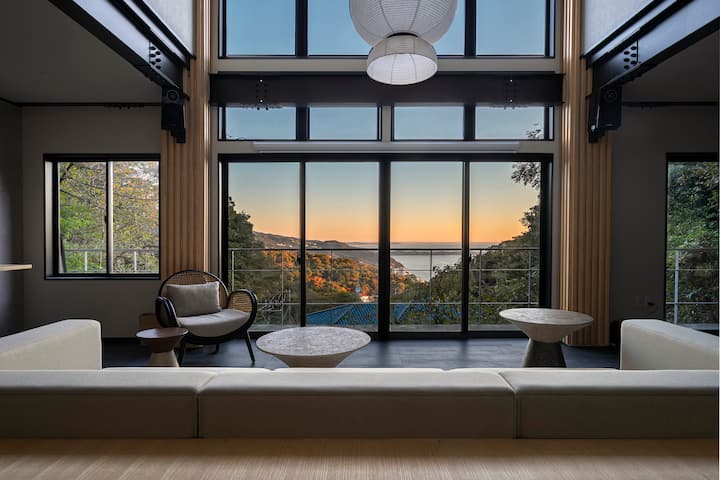 本格的なサウナと温泉 オーシャンビューのデザイナーズ空間で心満たされる休日を - Atami