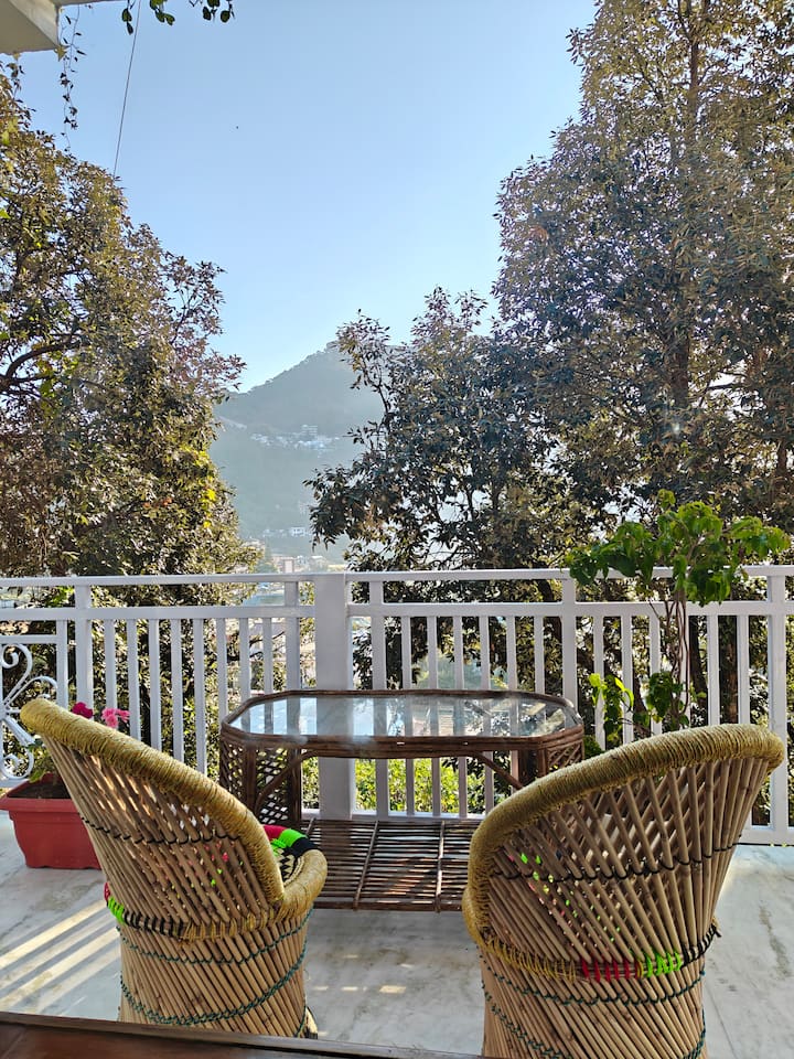 Breezyy Stays Bhimtal. A Cozy 1.5 Bhk Flat - Bhimtal