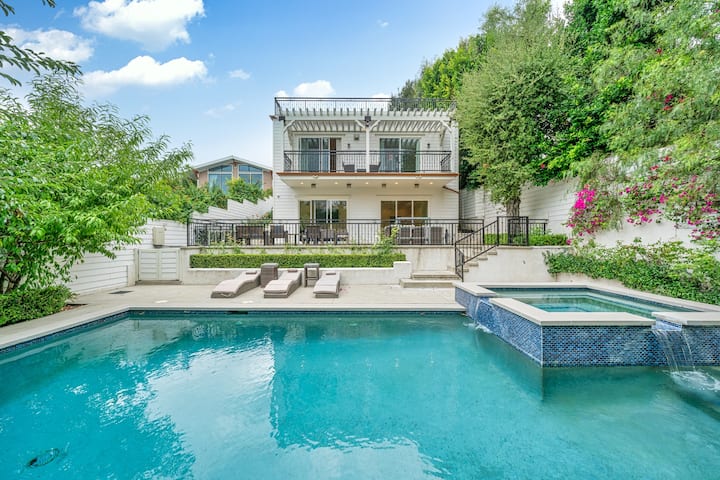 Modern Luxe Villa | Pool + Rooftop Paradise - サンタモニカ, CA