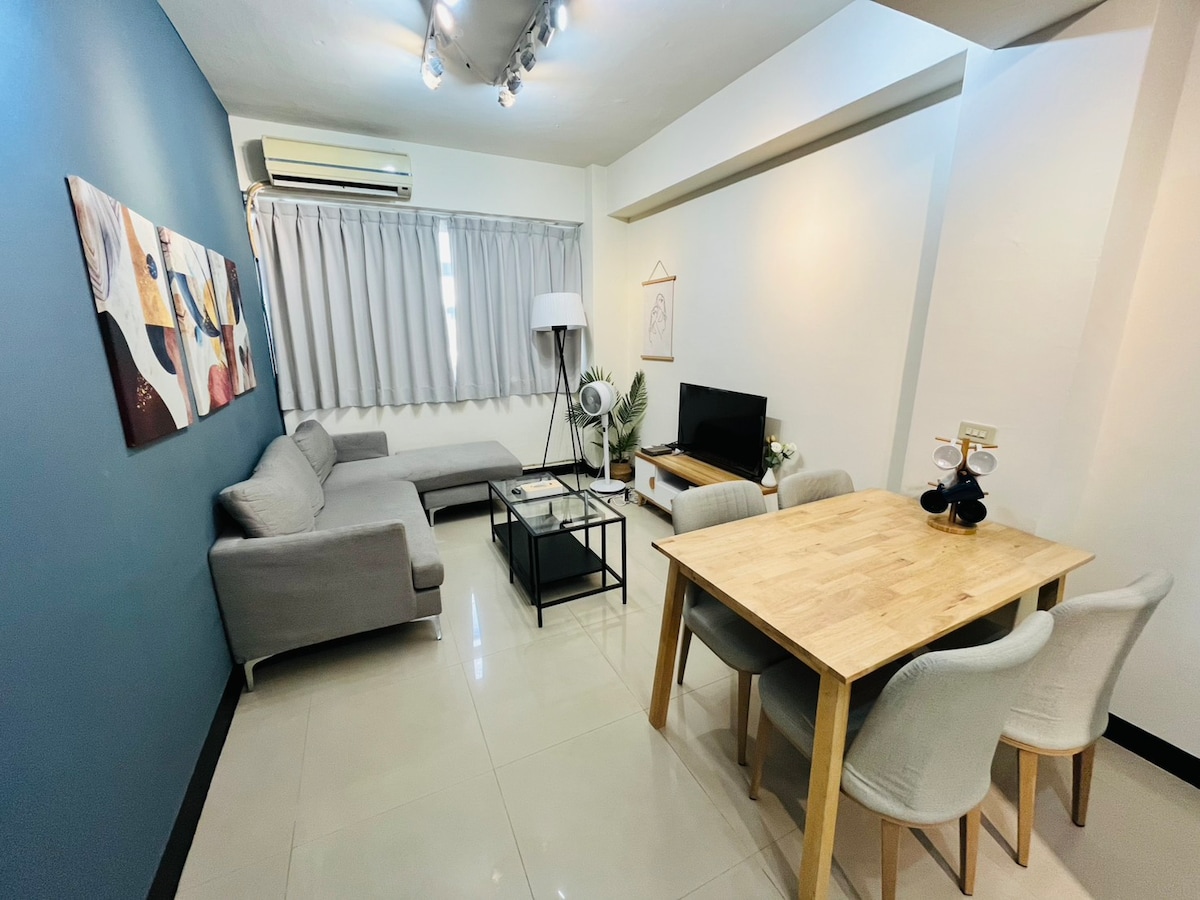 Stylish Six‑Pax Space｜Near Kaifeng St & MRT Ximen - Airbnb