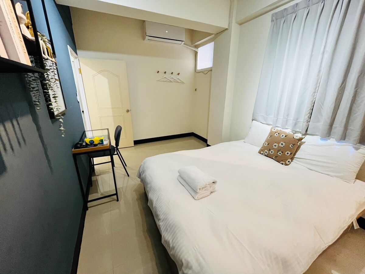 Stylish Six‑Pax Space｜Near Kaifeng St & MRT Ximen - Airbnb