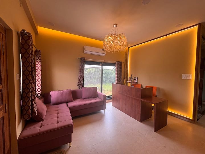 Shrinathji Abode Braj Serenity Room Nityaecoliving - Govardhan