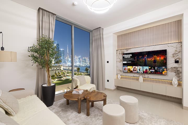 Burj Khalifa & Downtown Skyline View Apartment - Dubai