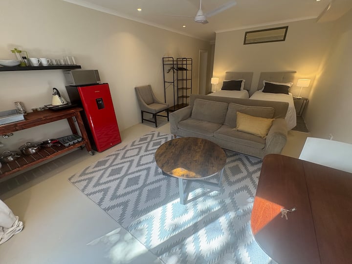 Designer Studio•quiet Light-filled•walk Everywhere - Kaapstad