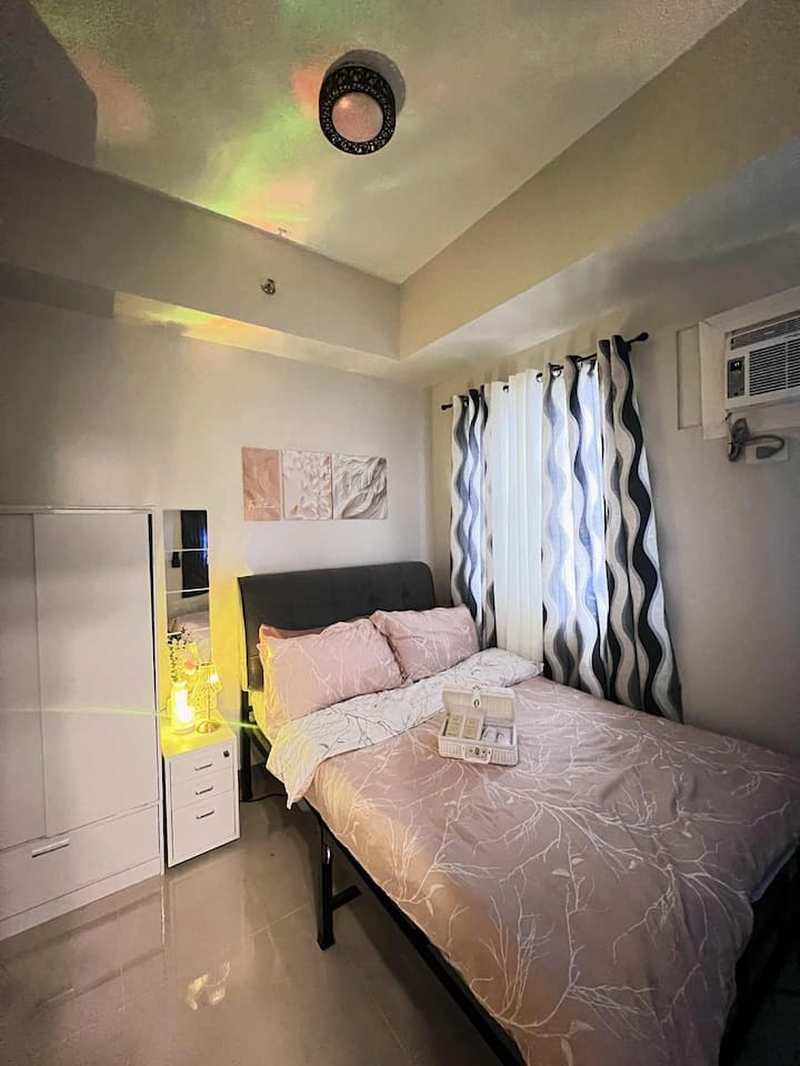 Cozy 2 Br W/pool & Netflix, Near Sta Lucia & Lrt - Cainta