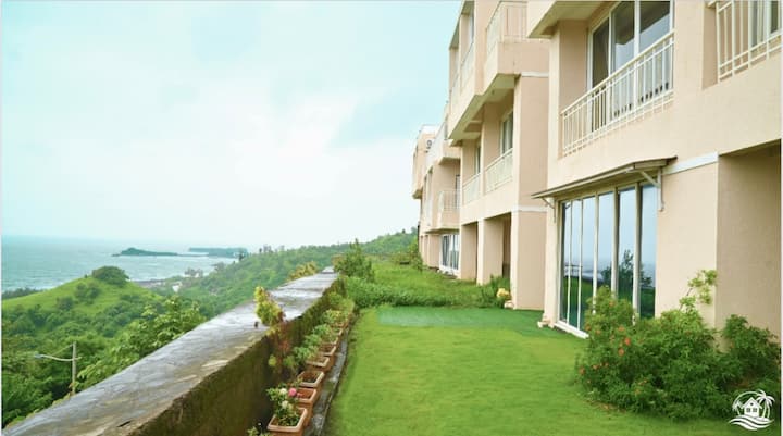 Modern Villa With Widest Sea View & Beach Across - Dapoli
