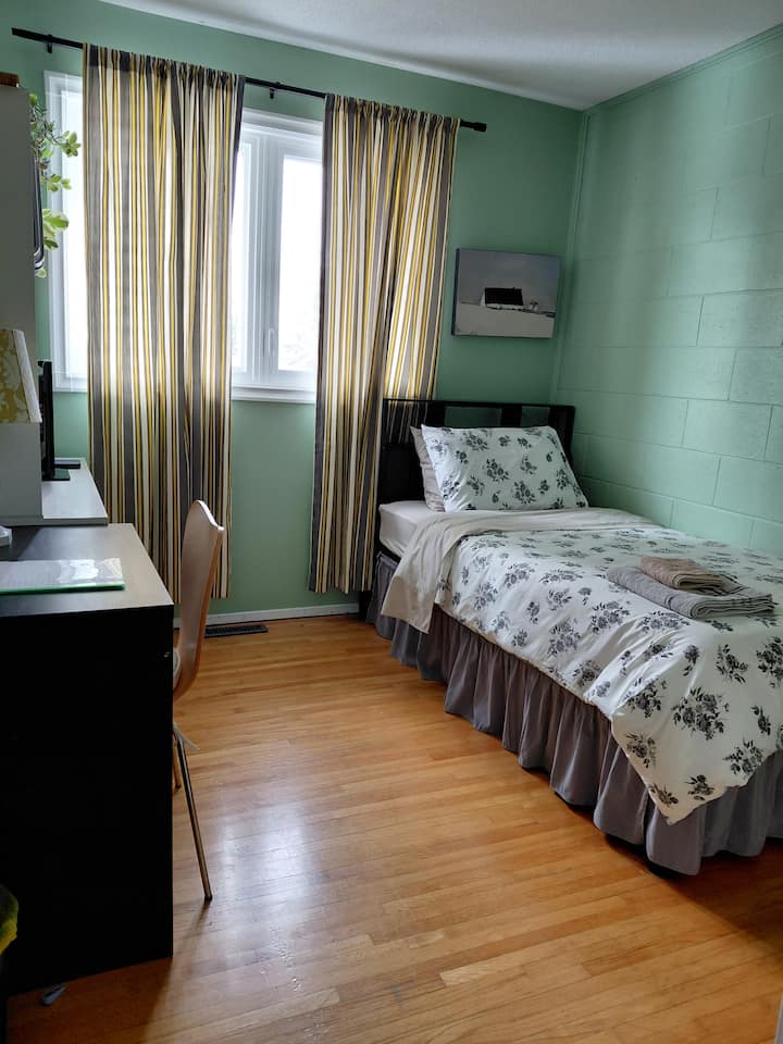 Tiny Treasure - Canada