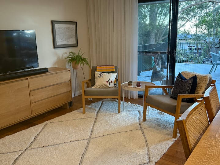 Bush Meets Beach: Family Retreat, Designer Kitchen - Wollongong