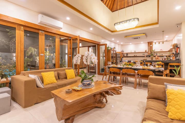 Luxury 4-br Seminyak Villa With A Private Pool - Seminyak