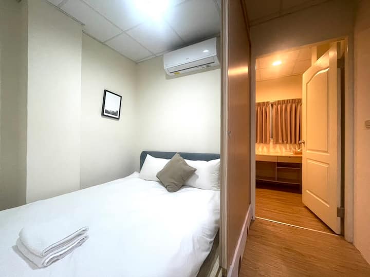 [有窗]Quad Room｜food + Shop Paradise |  Mrt Ximen - 완화 구