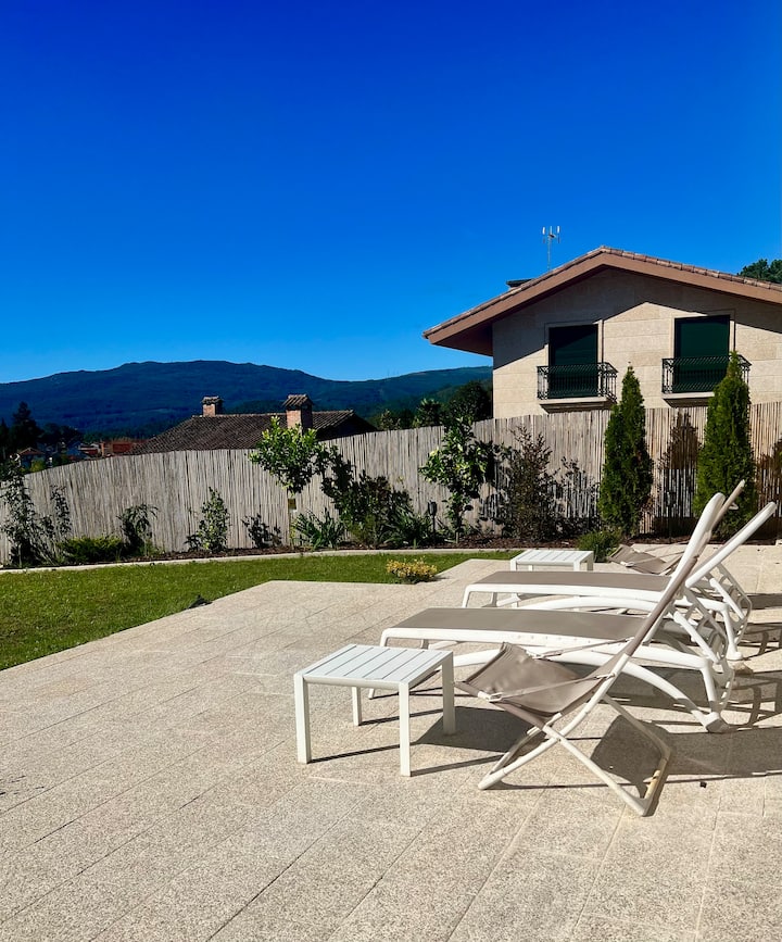 Modern Artistic Home With Mountain Views, Garden - Mondariz