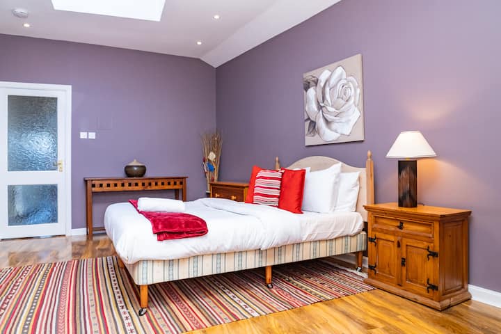 2br Hotel-style Near Beach, Free Parking, Sleeps 4 - Edinburgh