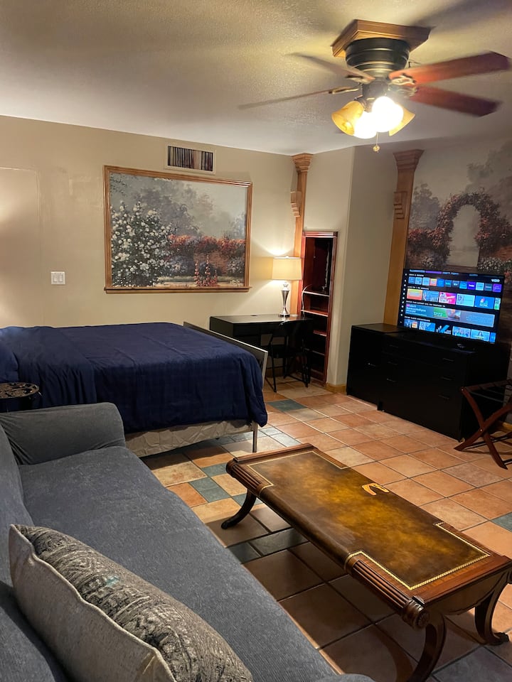 Sinatra Studio Full Kitchen And Yard Downtown Phx - Phoenix, AZ