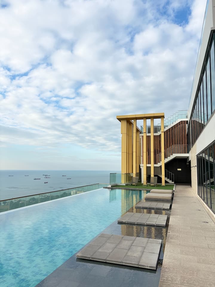 The Sriracha Perch - Si Racha