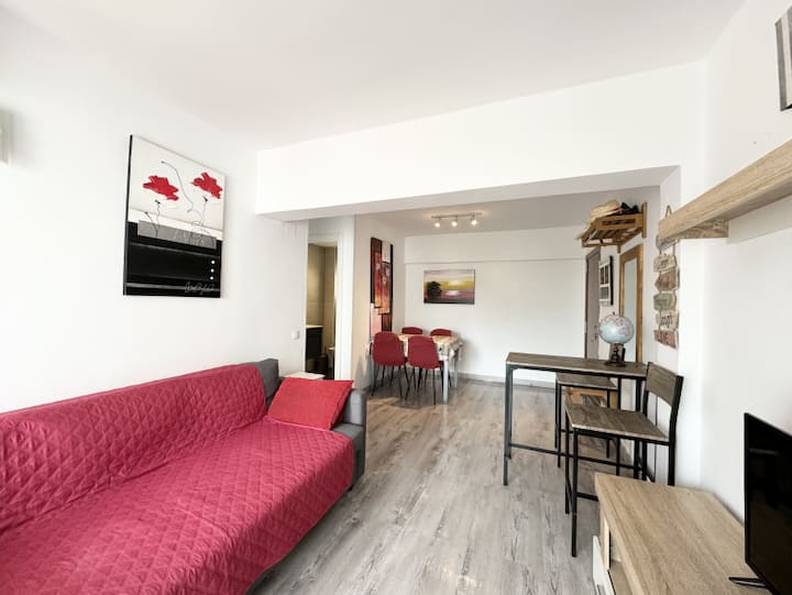 Apartamento De 2 Dormitorios, Piscina, Wifi - Reus