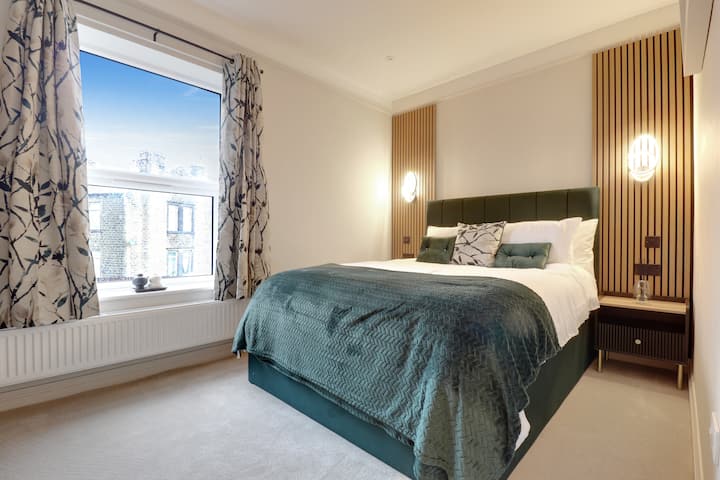 Luxury 2 Bedroom House In Lindley, Huddersfield. - Clifton