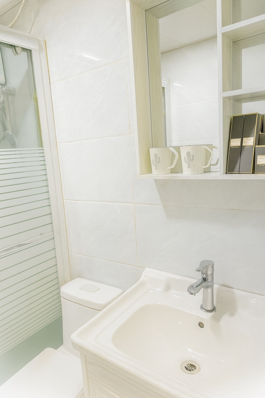 d206 Spacious Queen Room • Near NAIA & SM MOA - Apartments for Rent in ...