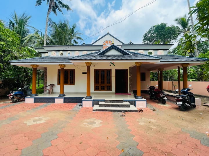 5 Min Walk To Cliff. Suitable For Groups, Families - Varkala