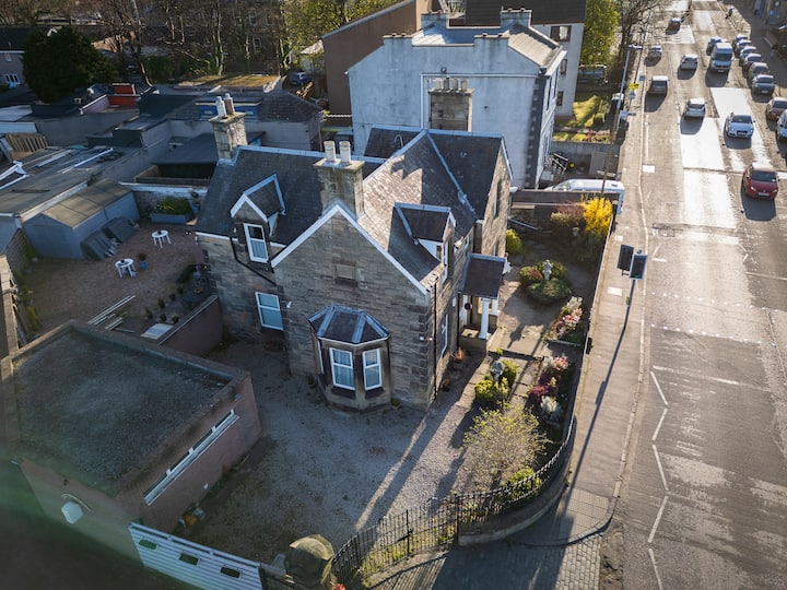 Luxury 4br | Free Parking | Near Beach | Sleeps 8 - Edinburgh