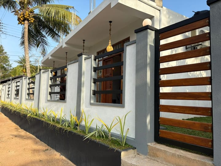 Minuda Villa - The Cozy 3-bedroom Villa @ Mirissa - Mirissa
