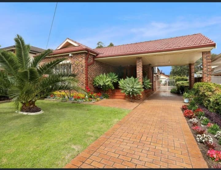 Cozy Private Room Near Station Free Parking & Wifi - Parramatta