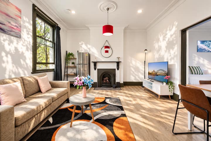 City Meets Campus | Timeless Elegance In Syd Uni - Sydney