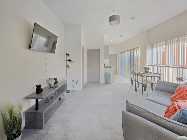 Chic Apartment | Heart Of Swindon - Swindon