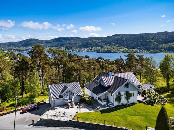 Koselig Gjestehus Med Uteplass Og Parkering - Bergen, Norwegen